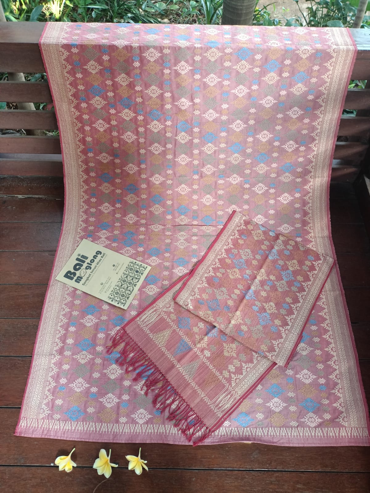 Songket Bunga Ratna Marun – Bali Moglong